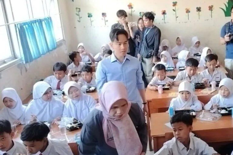 6 Ribu Ton Beras per Hari untuk MBG Pemerintah Siapkan Ekspedisi ...